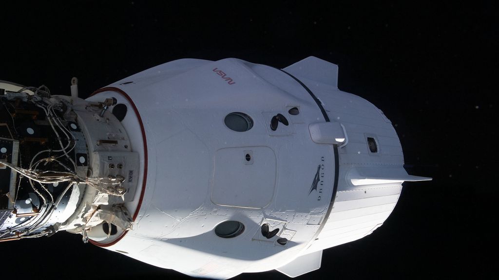 How many astronauts can fly on a SpaceX Crew Dragon capsule? | Space