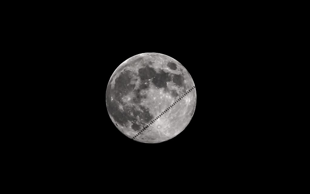 Blue 'Sap Moon' Shines Bright in Stunning Skywatcher Photos | Space