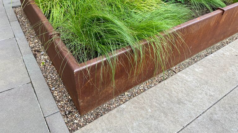 8 Landscape Edging Ideas That Look High-End on Any Budget | Gardening ...