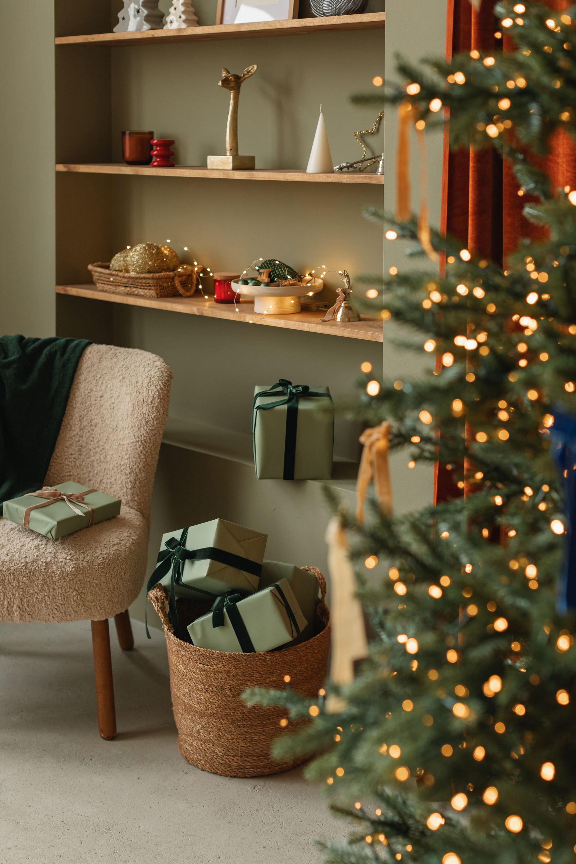 How to Store String Lights — 5 Foolproof Ways | Livingetc