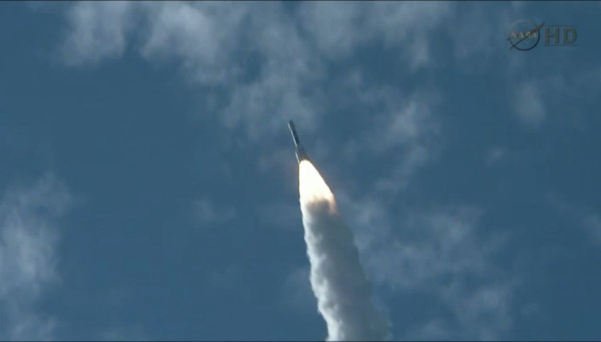 Photos: NASA Launches Twin Grail Gravity Probes to the Moon | Space