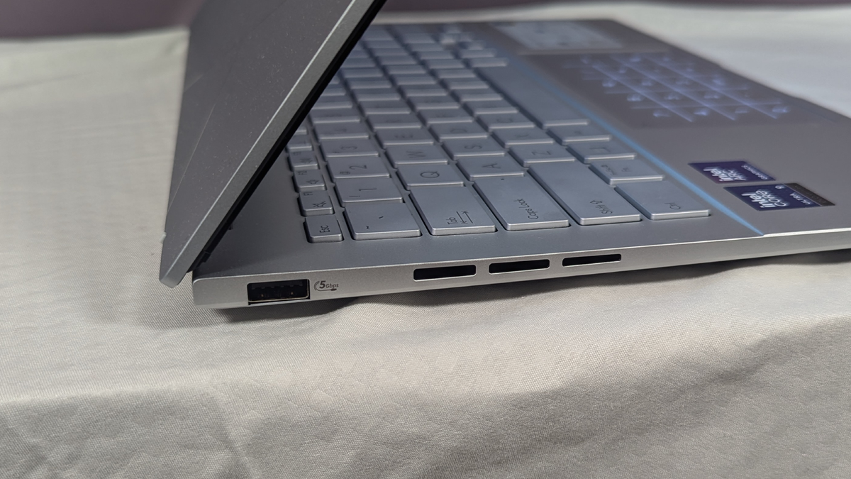 Asus Zenbook 14 UX3405CA: Great power comes with poor longevity ...