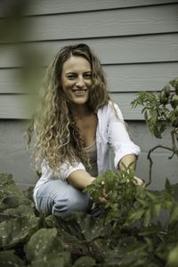 What does blowing cinnamon on your front door do?