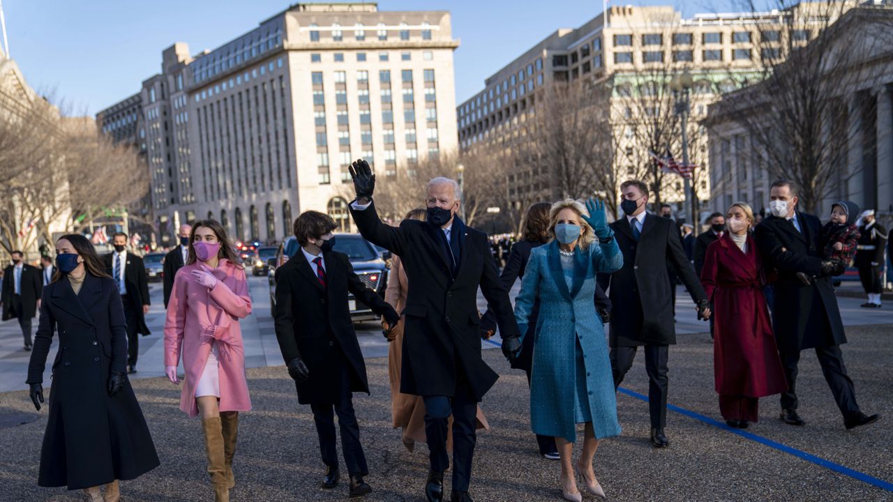 Joe Biden's Grandchildren Wear Glamorous Outfits at Lincoln Memorial ...