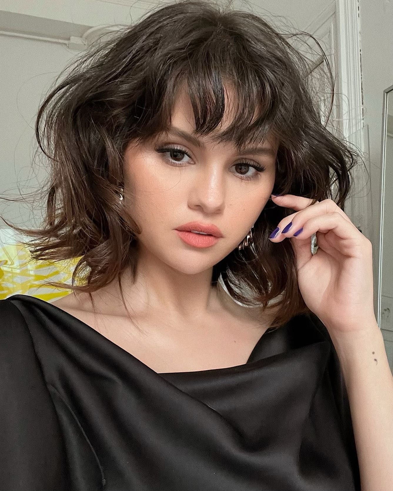 The Feathered Fringe Hairstyle Is Everywhere Right Now | Who What Wear