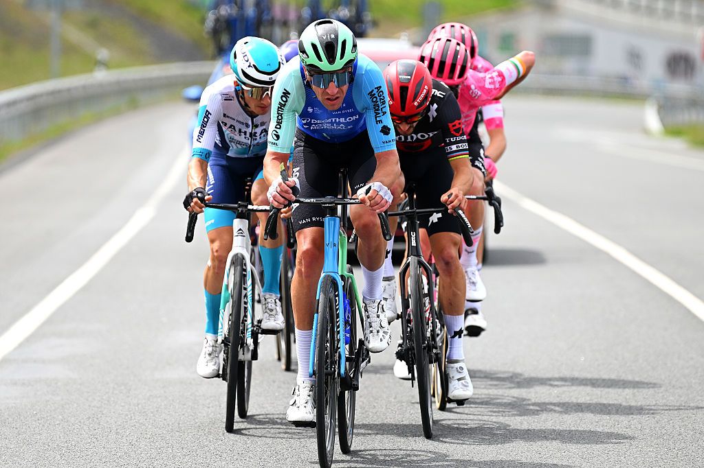 Itzulia Basque Country: Ben Healy solos to victory on stage 5 | Cyclingnews