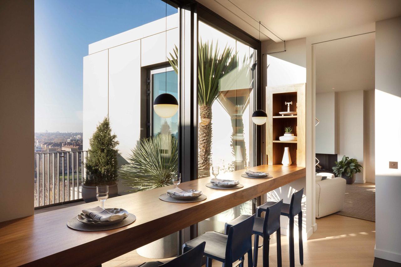 Inside an uber-chic Italian designed apartment in London's iconic ...