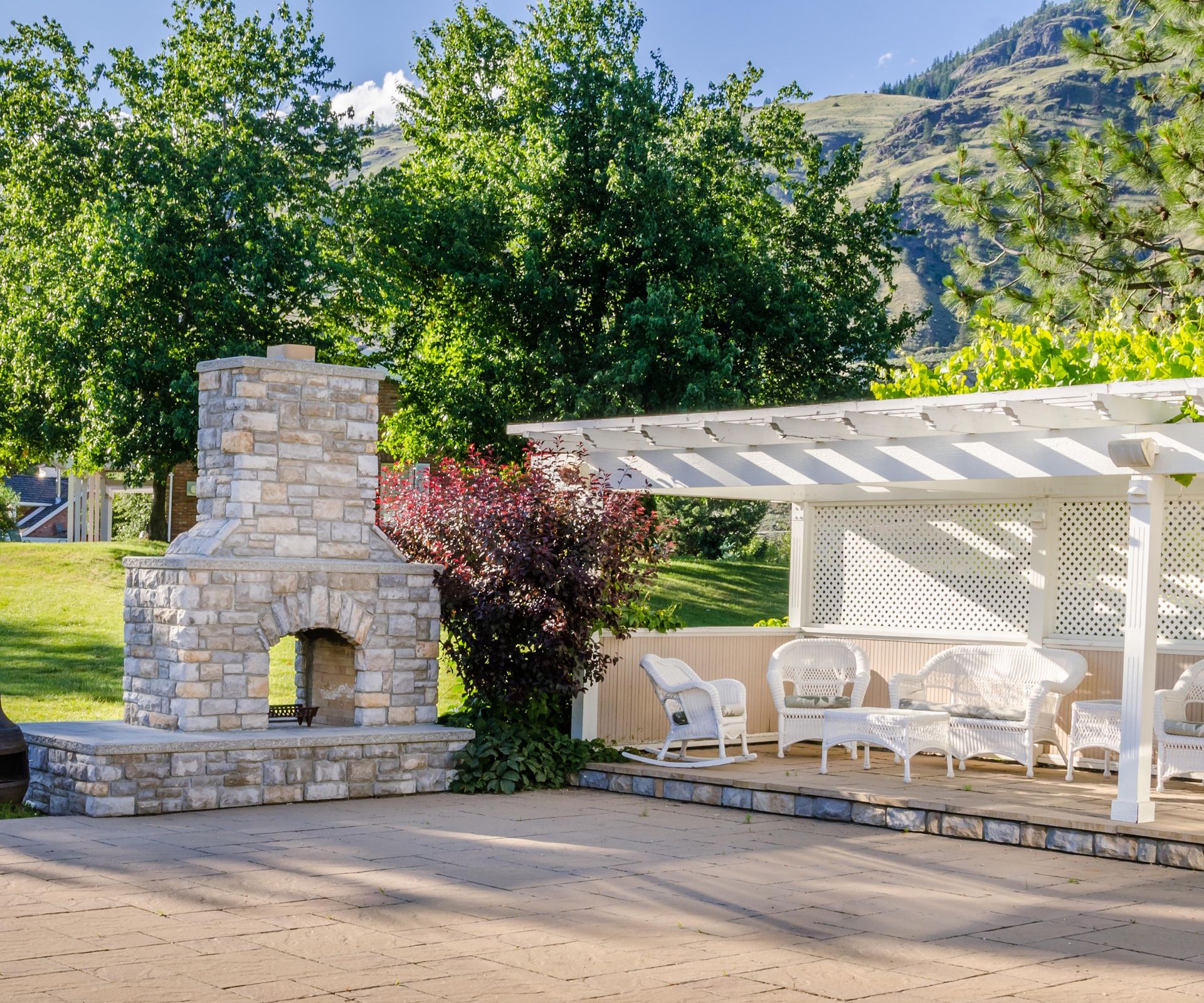 L-shaped patio ideas: 8 ways to transform your paved space | Homes and ...