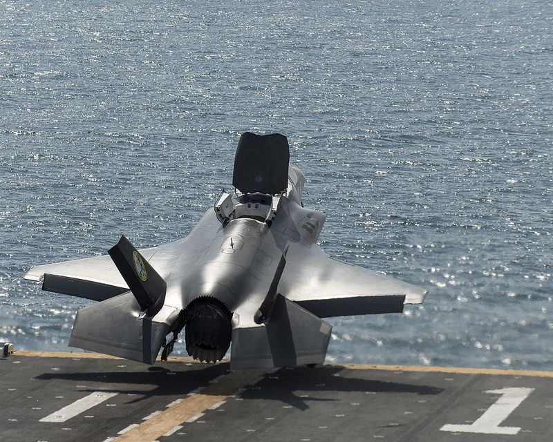 In Photos: F-35 Fighter Jet Makes 1st Vertical Night Landing | Live Science