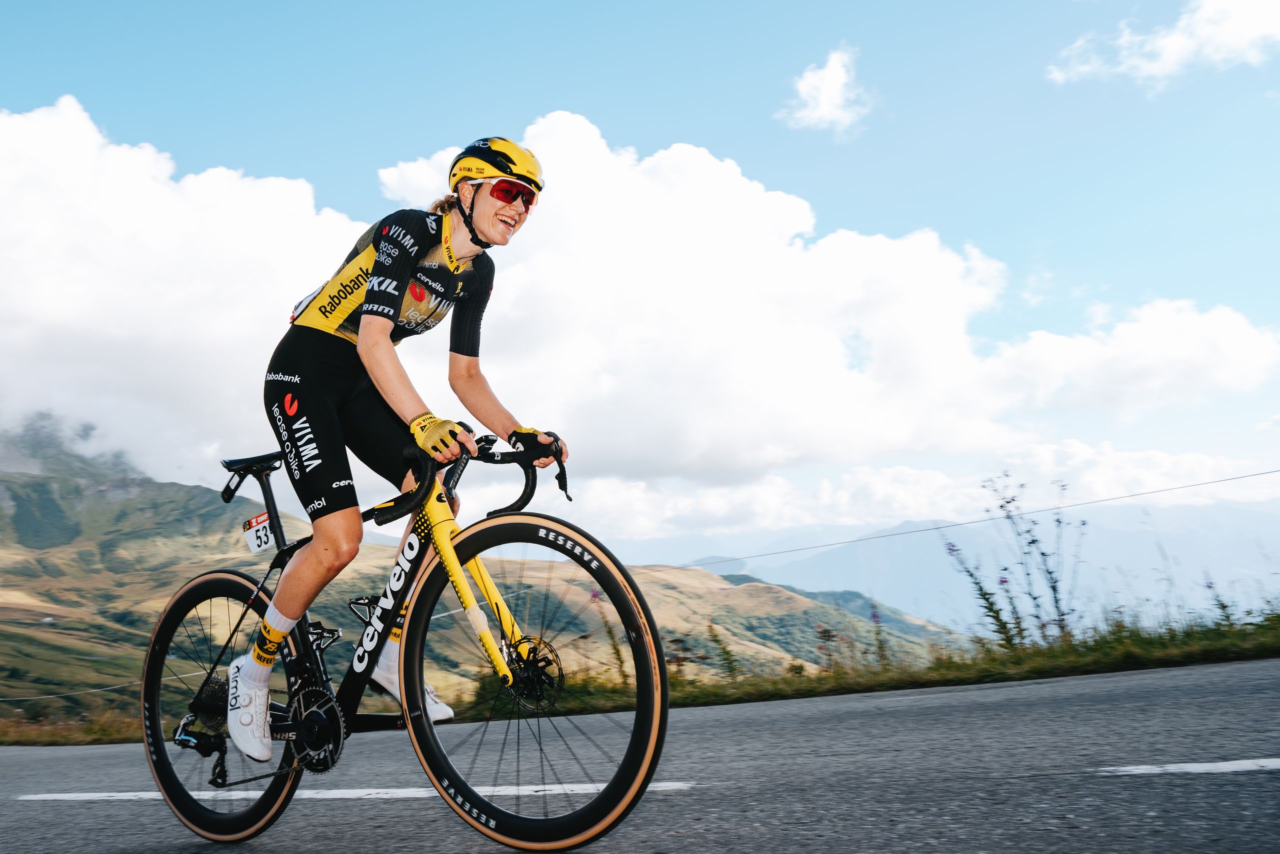 Only 651 grams for a size 56 frame: Cervélo launches a brand new ...
