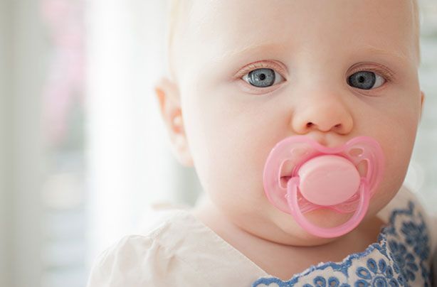 Dummies for babies: The pros, the cons and when to stop using them | GoodtoKnow