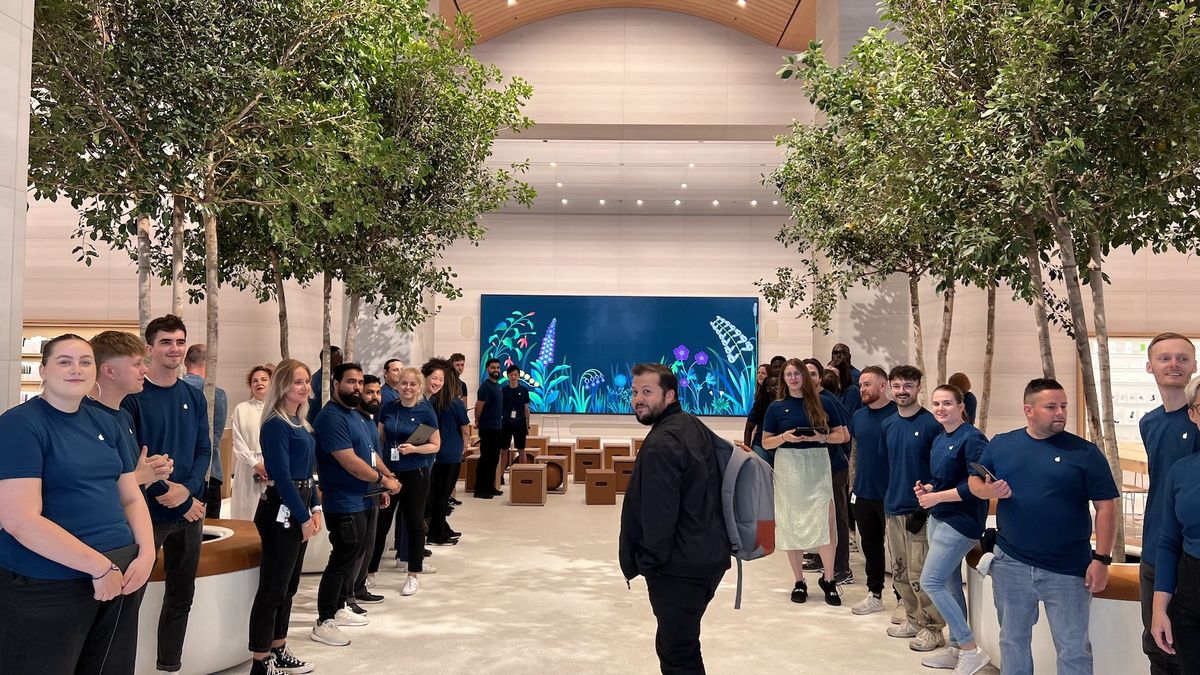 A sneak-peek inside the new Apple Store in London’s posh Knightsbridge ...