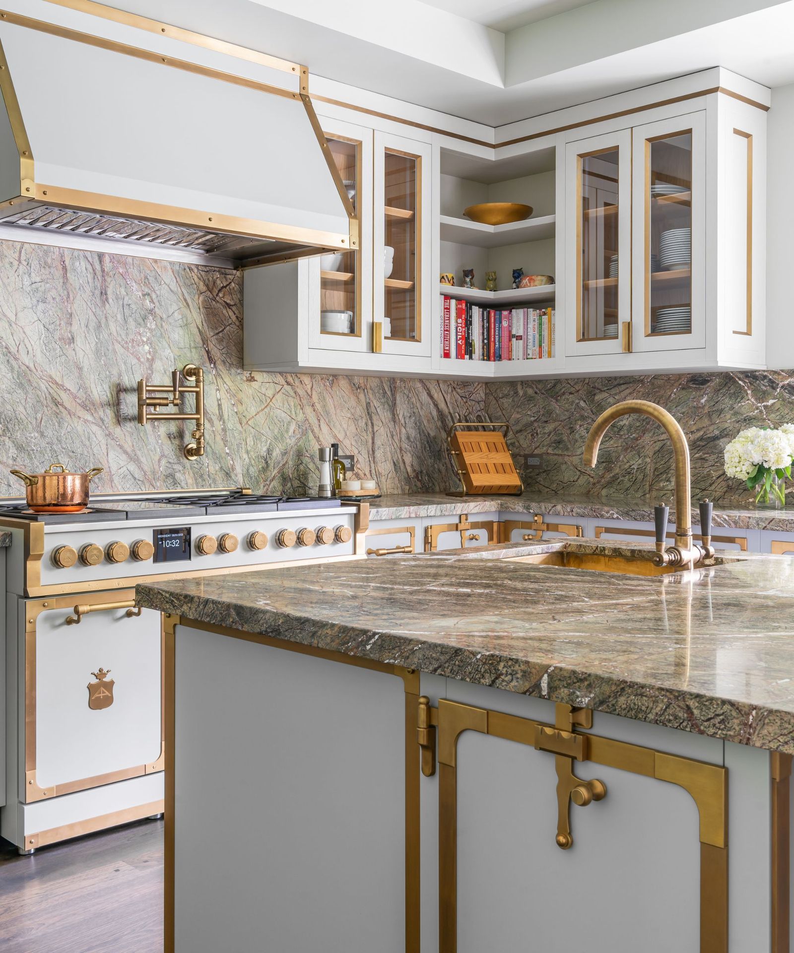 We love Zoe Saldana's glamorous Art Deco kitchen: here's why | Homes ...