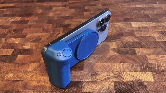 ShiftCam SnapGrip Review: The best camera grip for your iPhone, but do ...