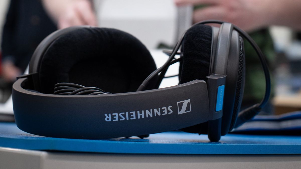 I worked at Sennheiser's factory to find out how it builds audiophile ...