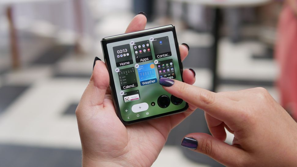 The Motorola Razr Plus 2024 has arrived — here’s all the new AI ...
