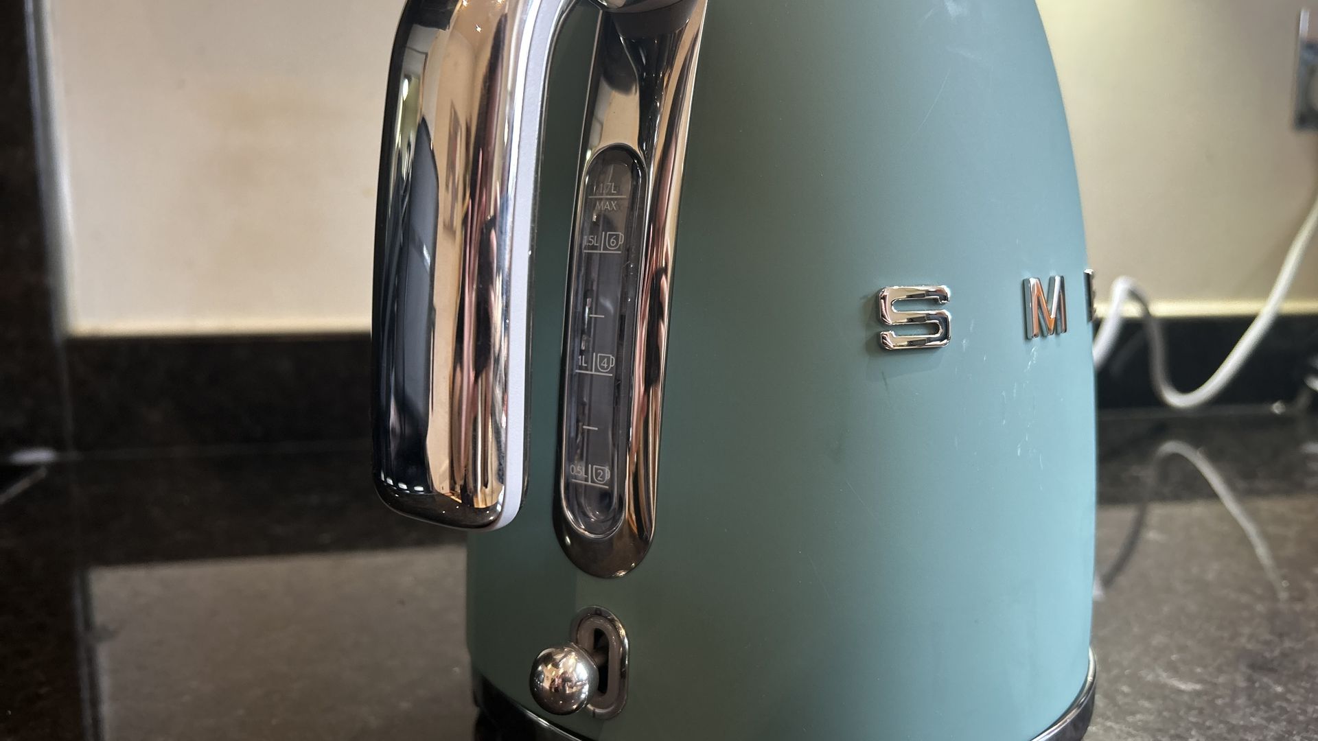 Smeg KLF03 kettle review: a retro classic that will never age | T3