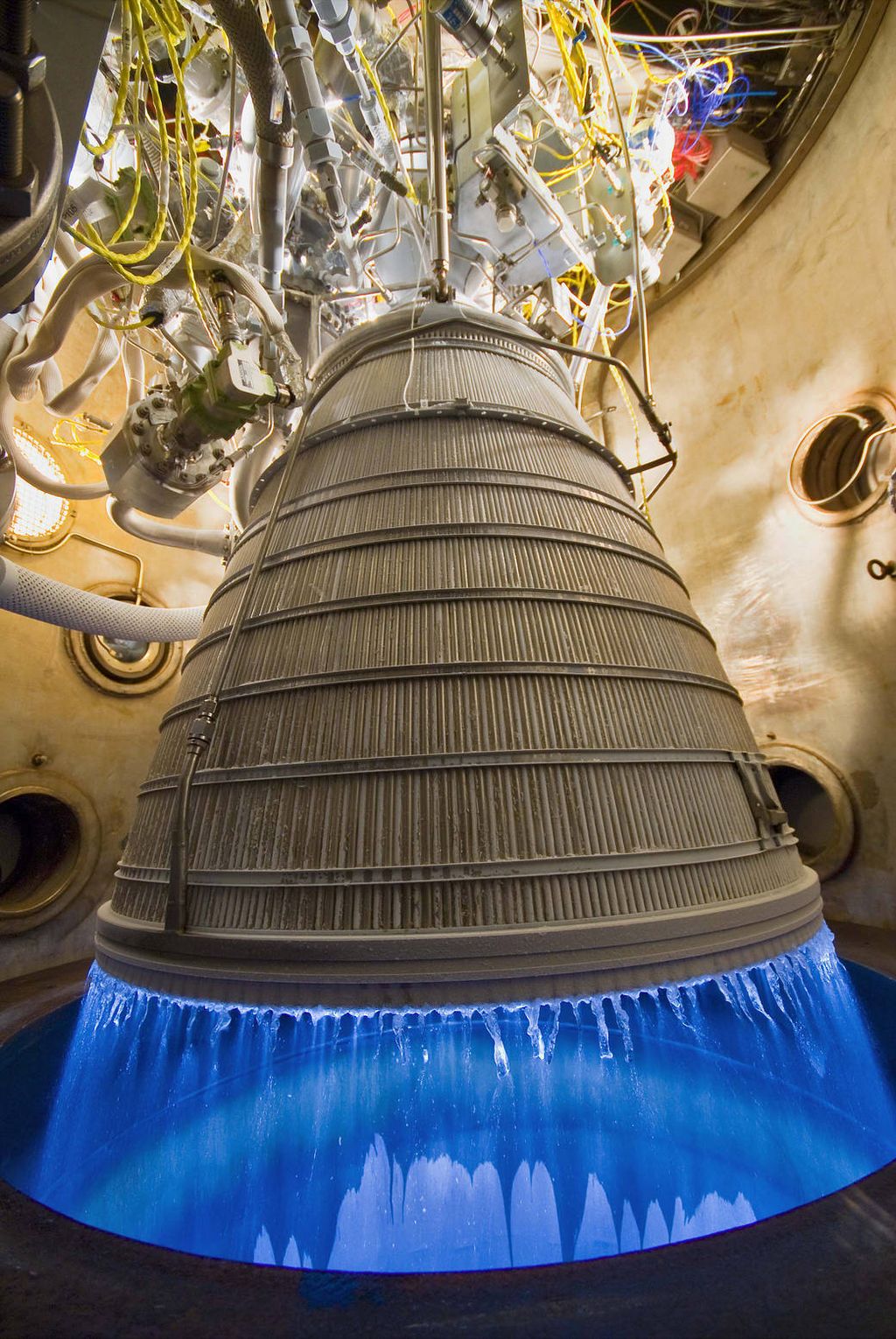 Awesome NASA Megarocket Engine Test Burns Blue (Photo) | Space