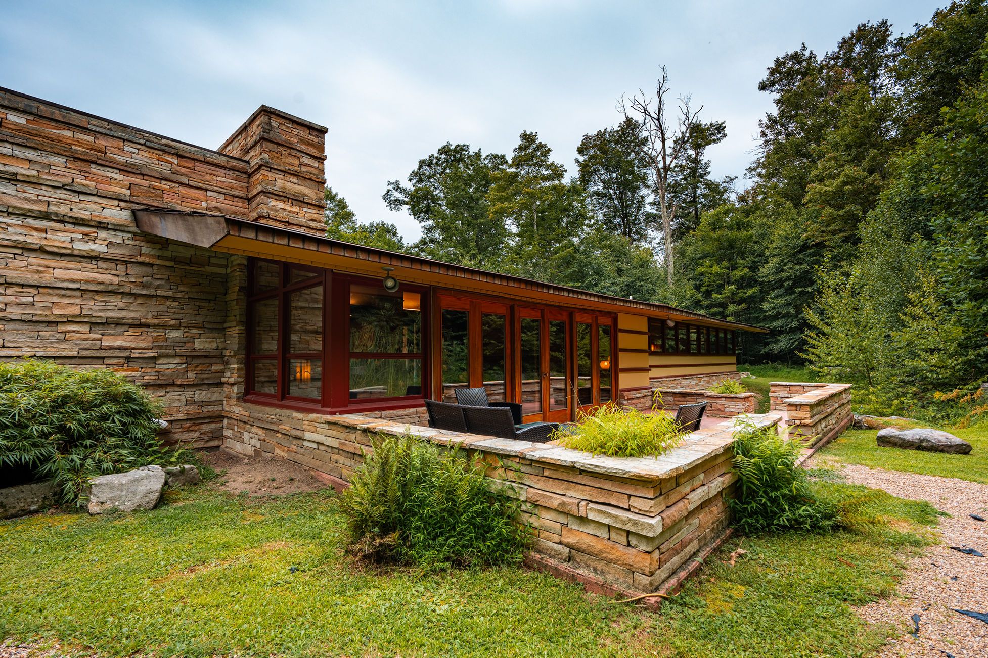 You can spend the night in Frank Lloyd Wright houses at this rural retreat in Pennsylvania ...