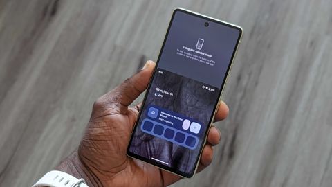 How to toggle one-handed mode from Quick Settings in Android 13 ...