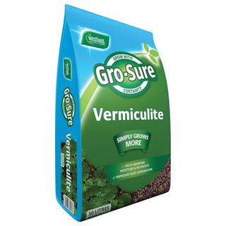 Perlite vs vermiculite - how to choose the best soil improver | Ideal Home