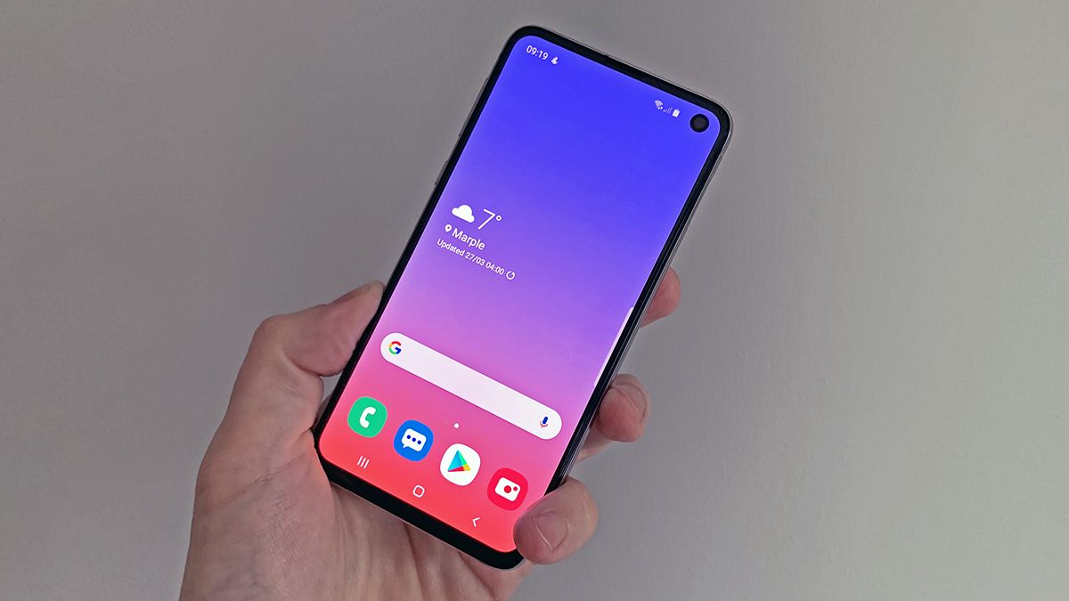 Samsung Galaxy S10e review: Samsung's pocket superstar impresses in ...