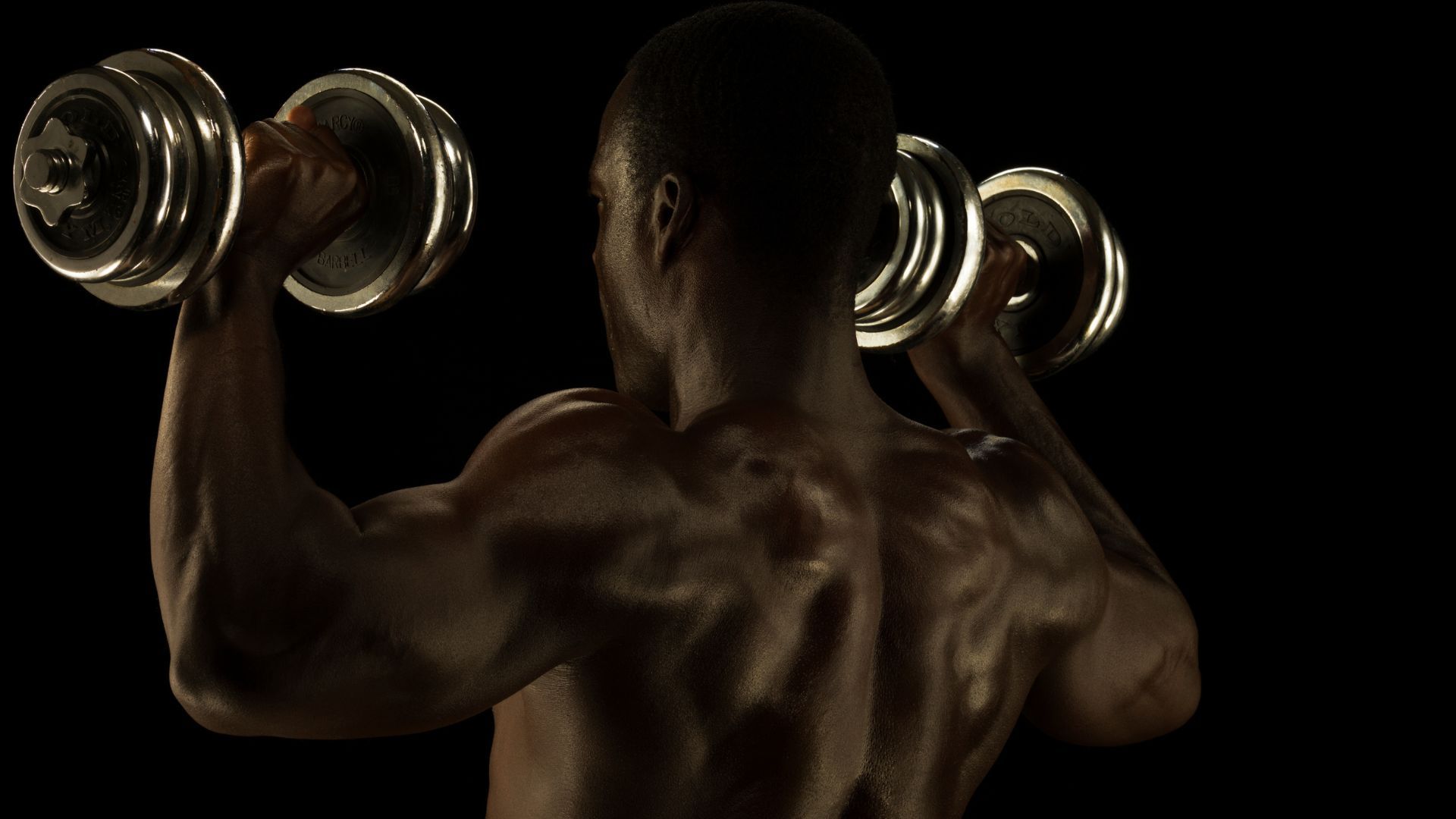 Strength training vs. bodybuilding: What’s the difference and what’s ...