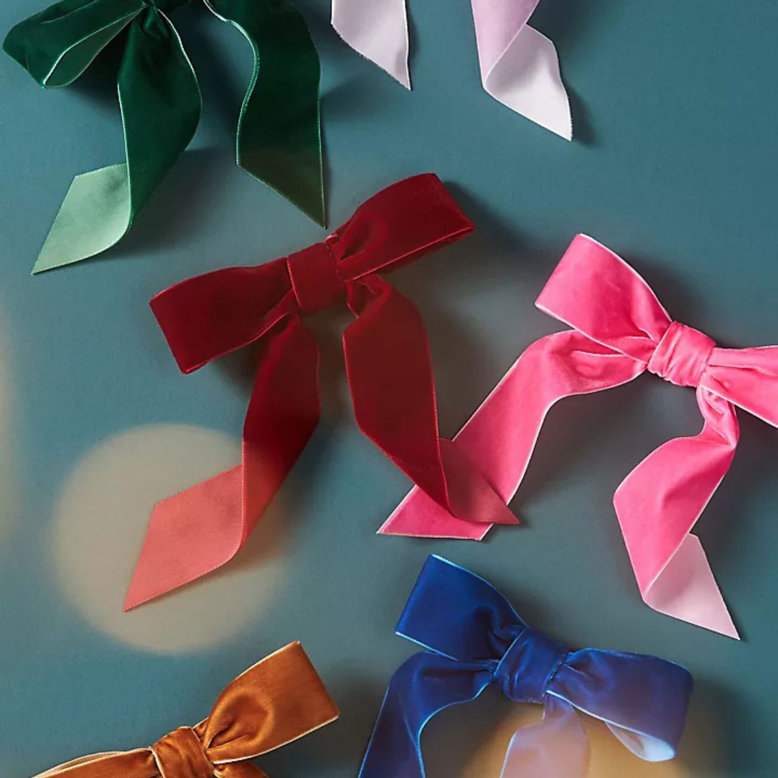 5 outdated Christmas decorations making a comeback this year | Homes ...