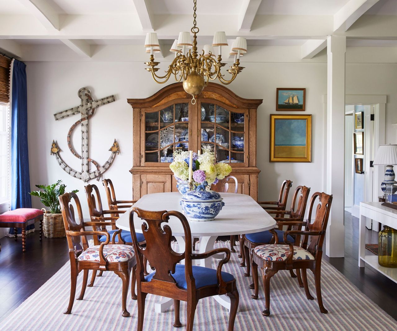 This stylish Nantucket home gives classic coastal themes a refreshing ...