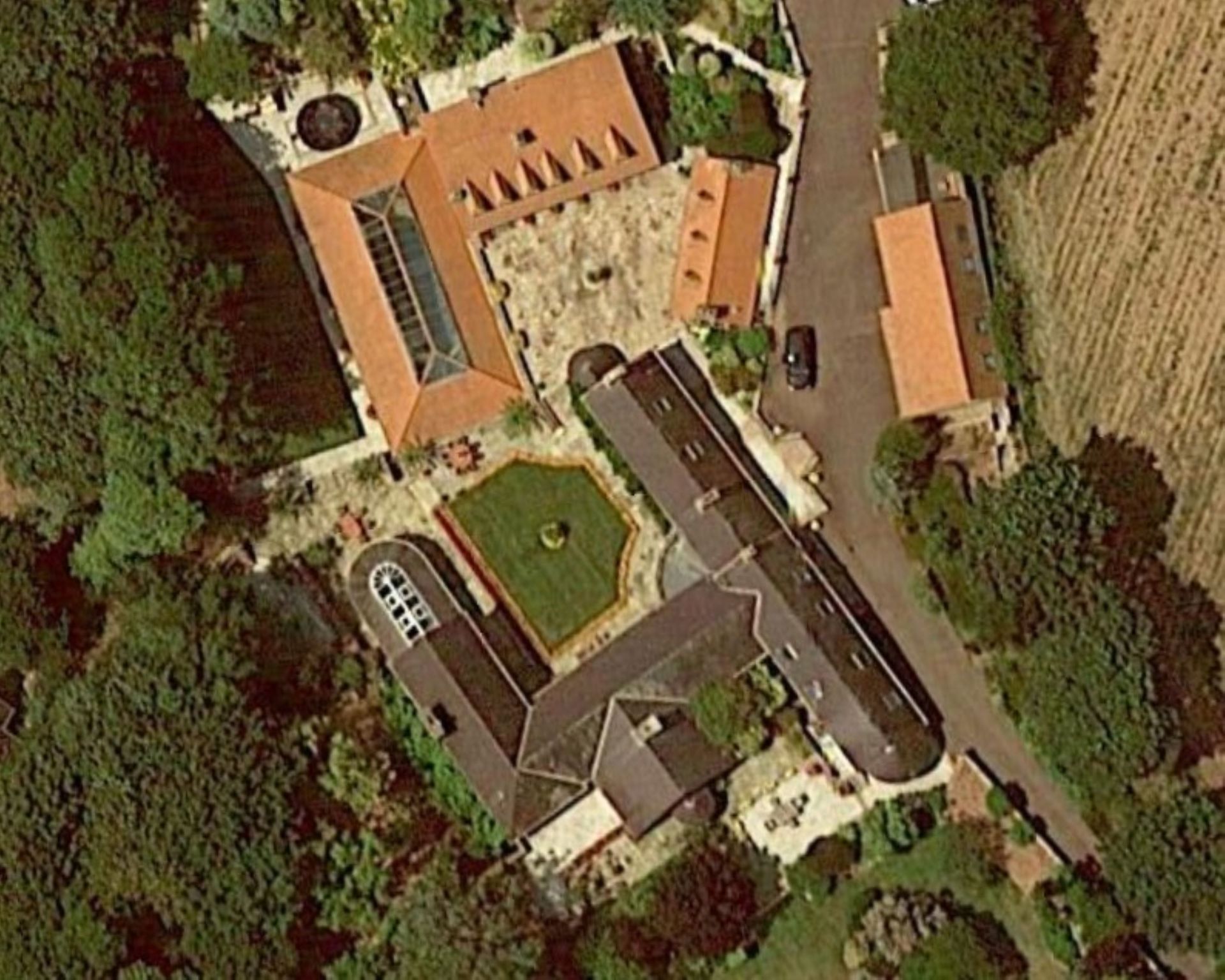 TV stars told to demolish tool shed as it falls 'outside curtilage of ...