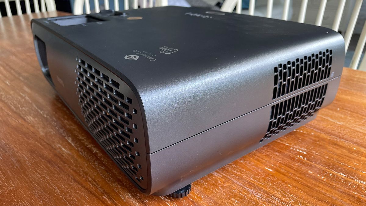BenQ W4000i review: boldly goes where no sub-3K projector has gone ...