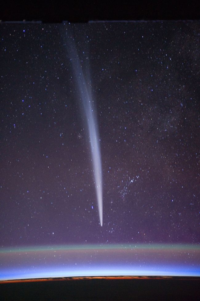 Photos: Spectacular Comet Views from Earth and Space | Space