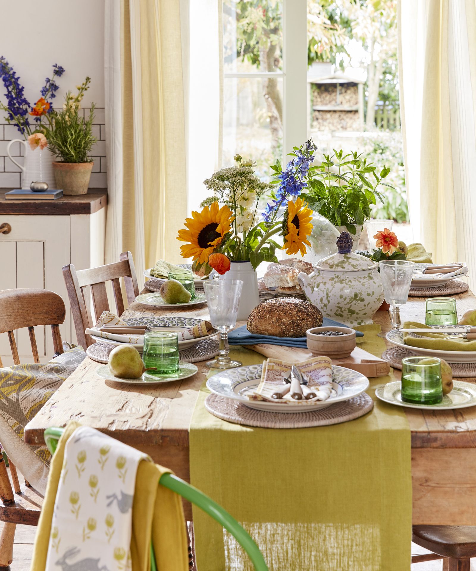 Dining table decor ideas: 10 tips for beautiful tablescapes | Homes and ...