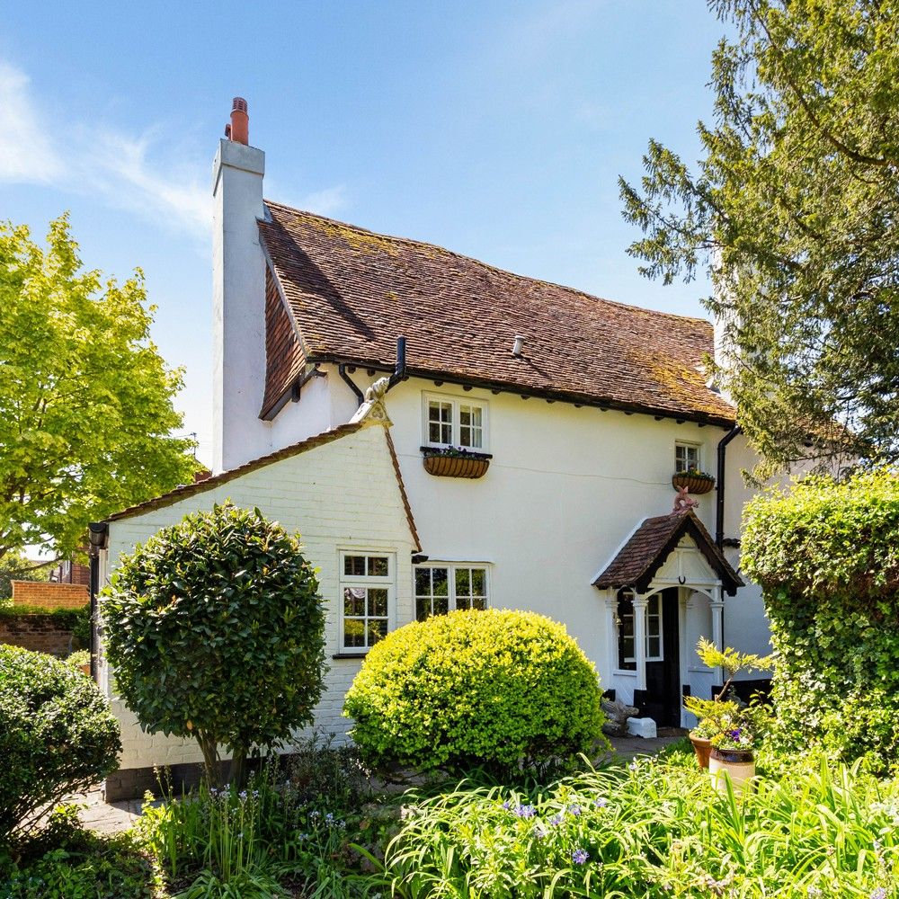Step inside Shaw Bridge House – an idyllic country home in Berkshire ...