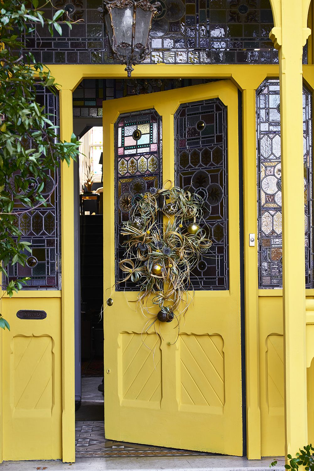 Front door color ideas - the 8 best tones for your decor | Livingetc