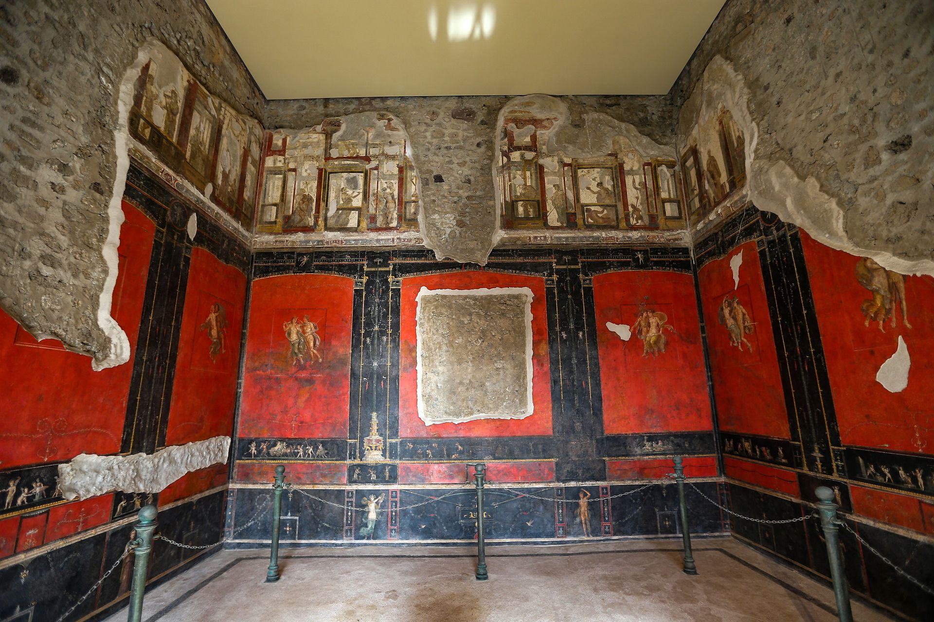 See the newly restored Pompeii home that was once buried by Mt ...