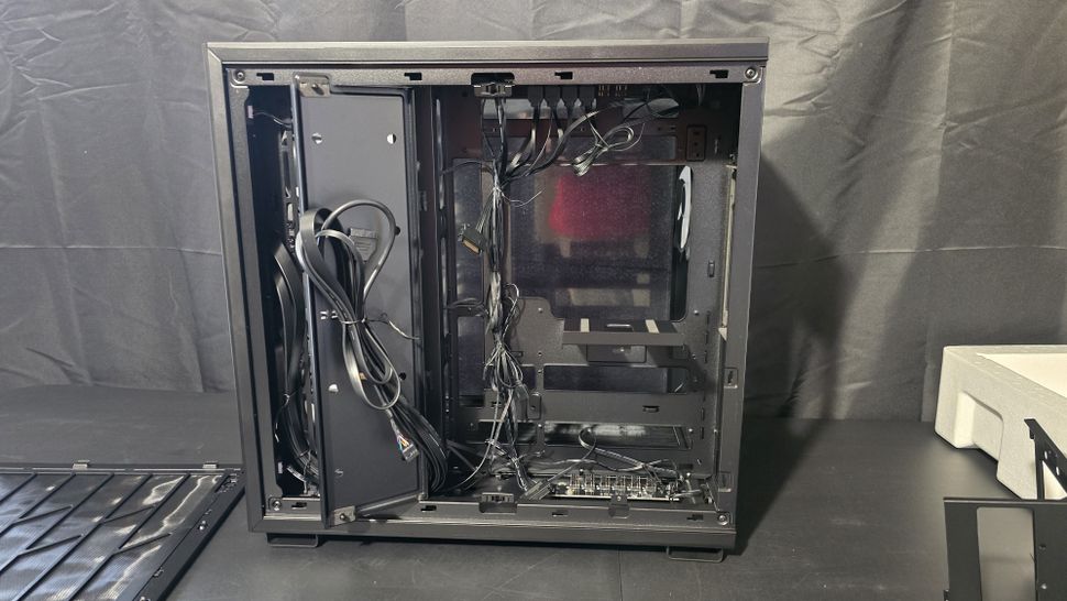 Be Quiet Light Base 600 LX Case Review: Innovative design, lackluster ...
