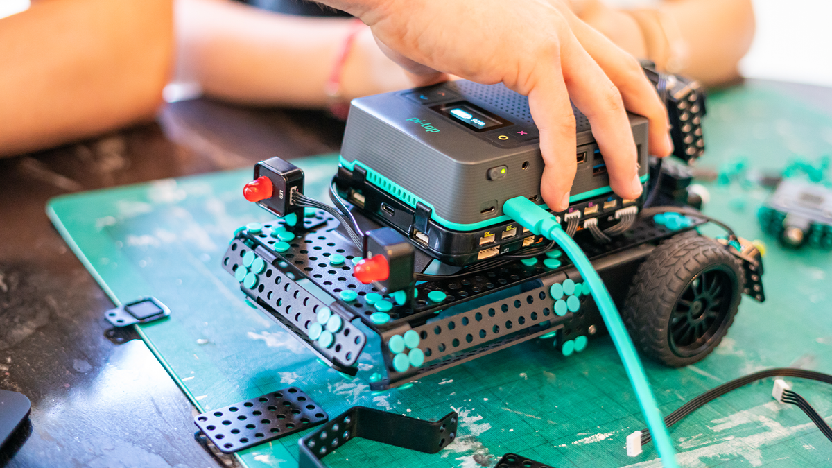 New pi-top [4] Robotics Kit Revs Its Motors at CES | Tom's Hardware