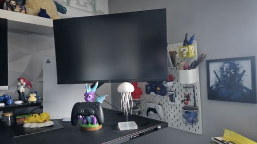 Alienware AW2723DF review: bright, bulky HDR gaming monitor goes hard ...