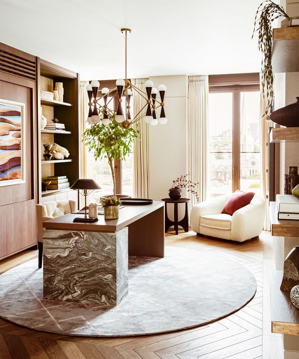 When should you use a round rug? Designers weigh in | Homes and Gardens