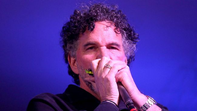 Harmonica legend Mickey Raphael reflects on The Highwaymen: “It was ...