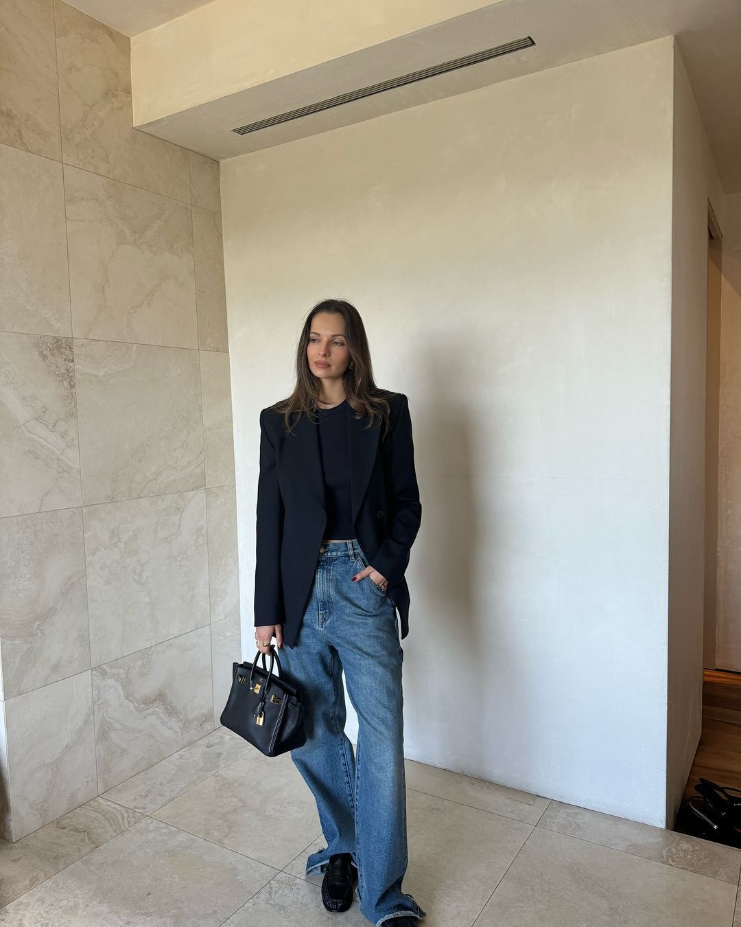 6 Outfits for Short Flights That Are Chic, Stylish and Comfortable ...