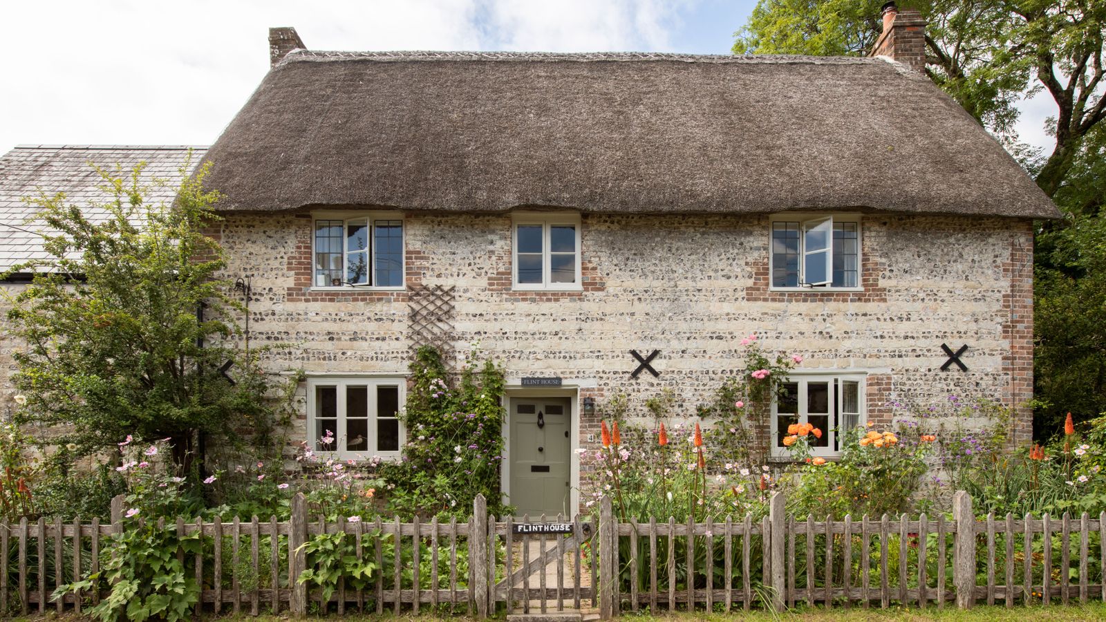 This ancient thatched cottage has had new life breathed into it | Homes ...
