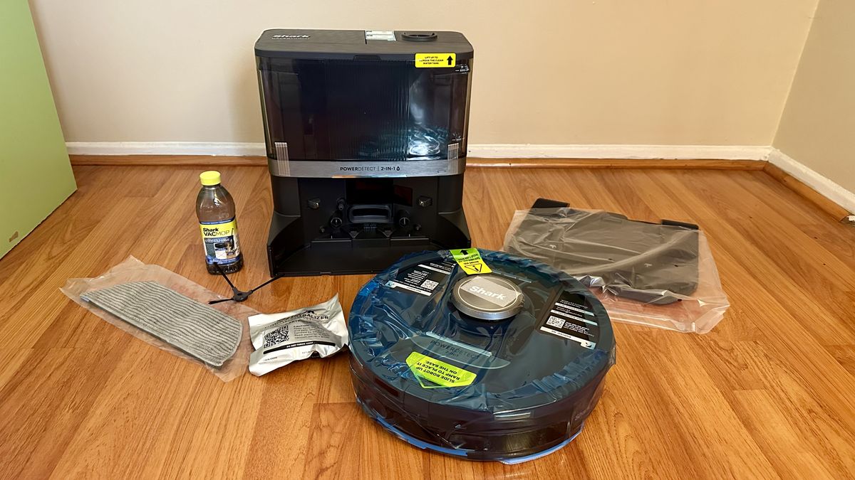 Shark PowerDetect 2-in-1 Robot Vacuum and Mop with NeverTouch Base: a ...