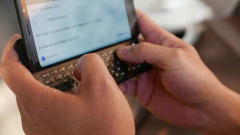 F(X) Pro 1 Hands-On: This Android Phone Has a Sliding QWERTY Keyboard ...