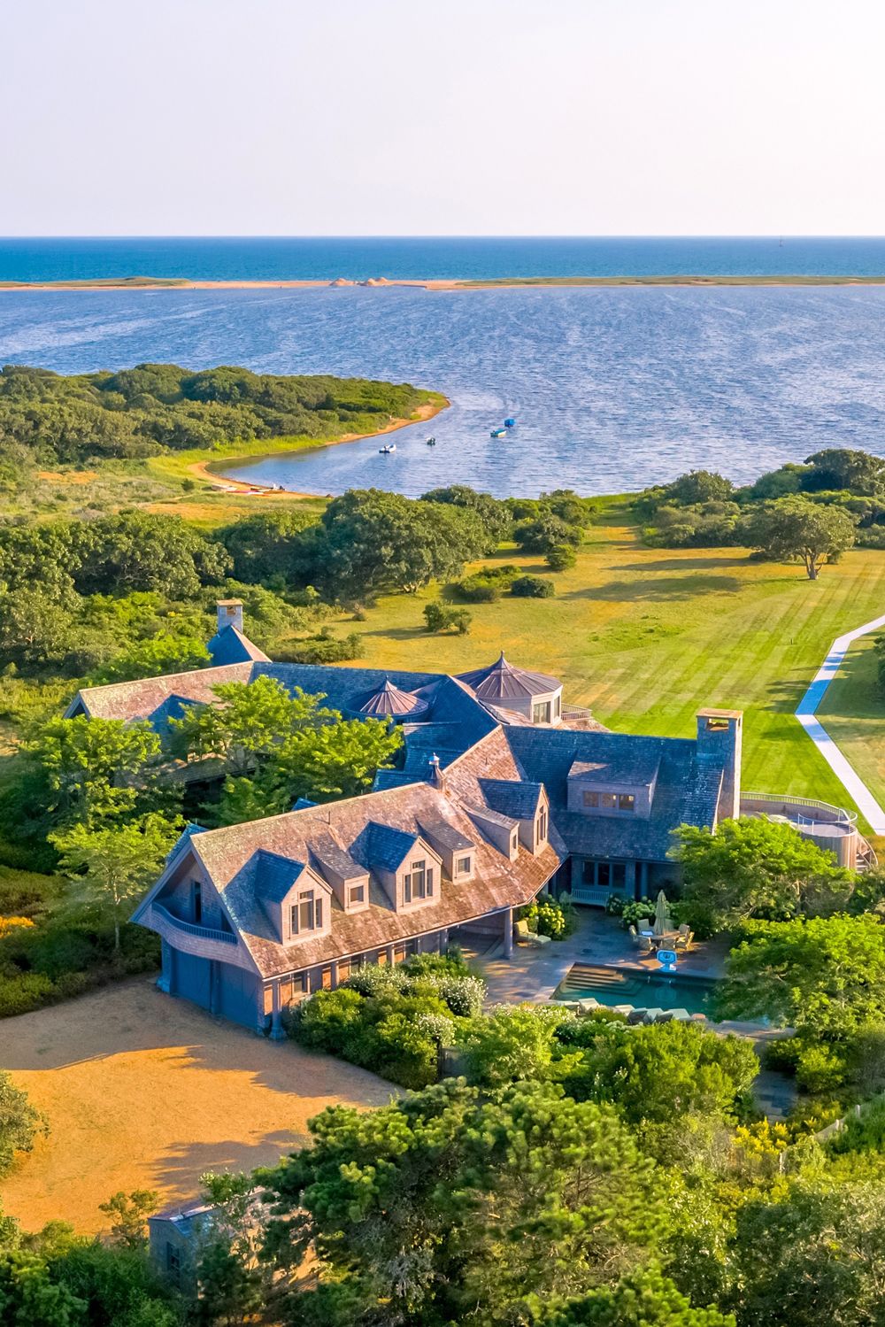 7 Bedrooms, A Pool & Private Beach: See Inside The Obama's New House