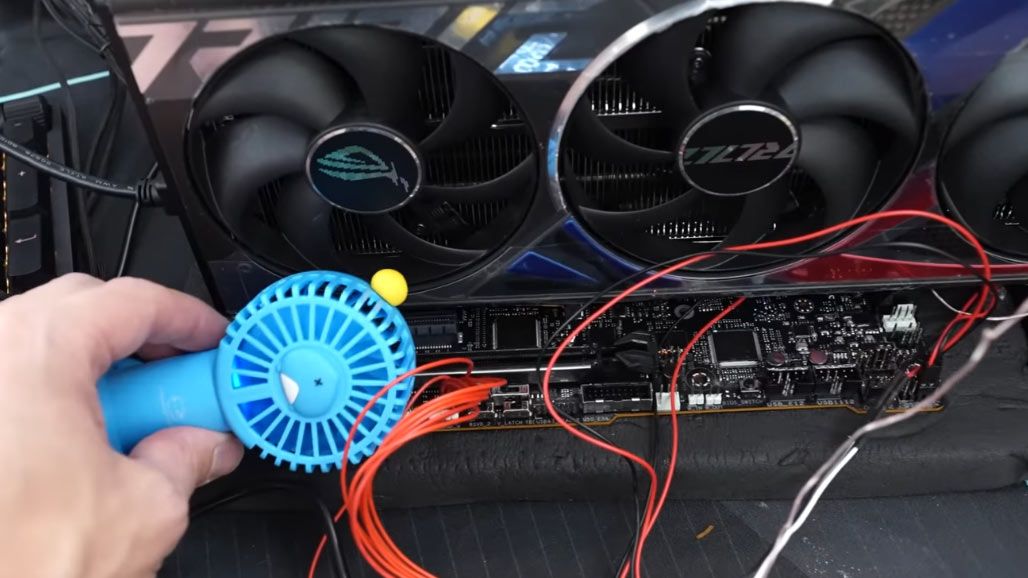 Overclocker hits 1000+ fps in Counter Strike 2 - Intel 14900k CPU, RTX ...