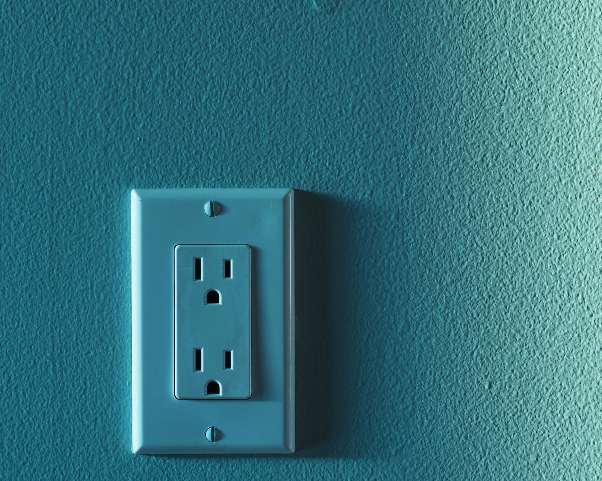 How to safely paint plug socket covers in 3 steps | Homes and Gardens