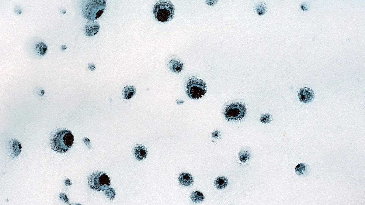 Tiny photosynthetic aliens could be lurking in hidden bubbles in Mars ...