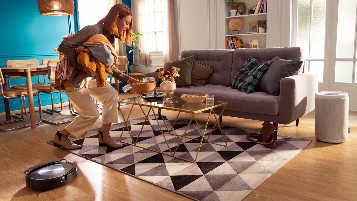 I'm an iRobot expert and this new Roomba Combo j7+ robot vac and mop ...